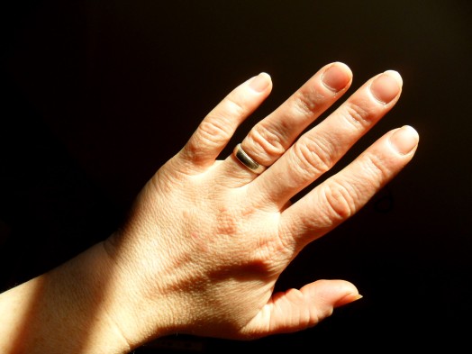 Čí jsou to ruce? / Fler MAG