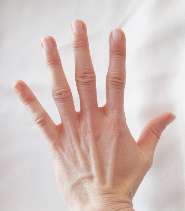 Čí jsou to ruce? / Fler MAG